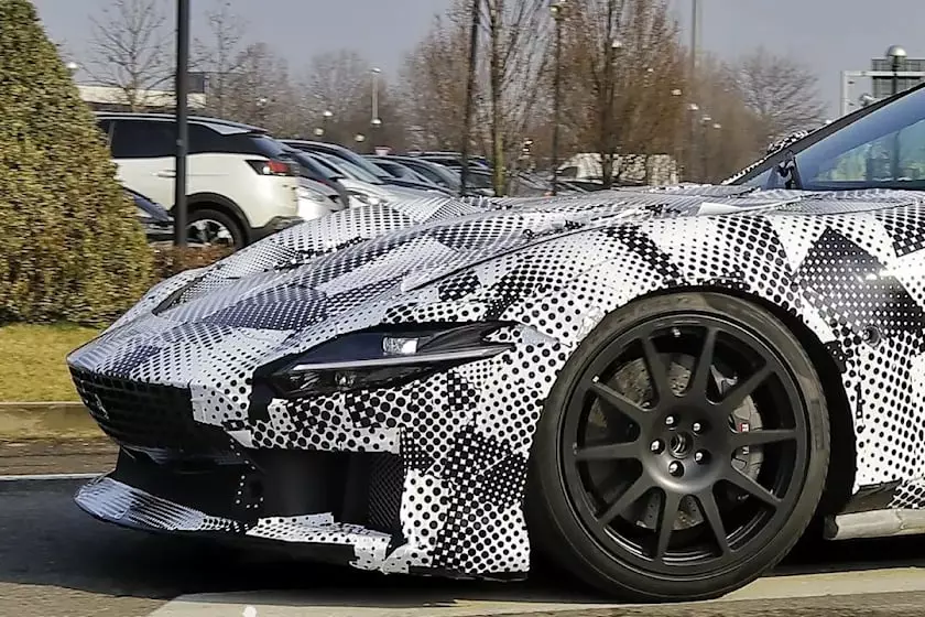 SPIED: Ferrari prova la Roma con un motore V12 3466_3