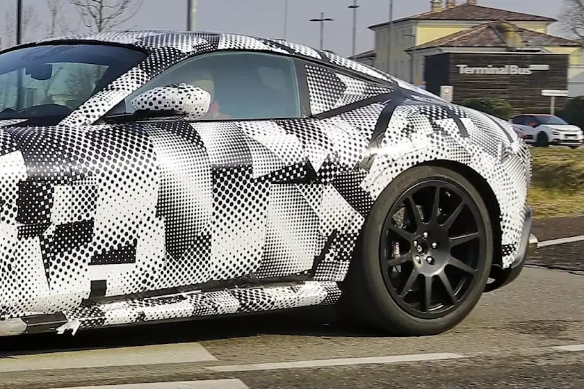 SPIED: Ferrari prova la Roma con un motore V12 3466_4