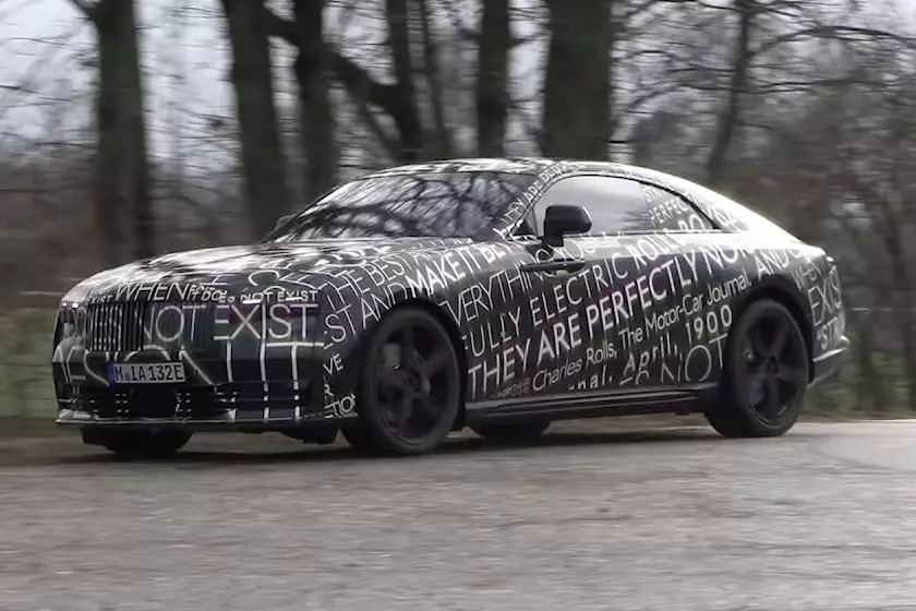 Elektrický Rolls-Royce Spectre je při pohybu děsivě tichý 3469_1