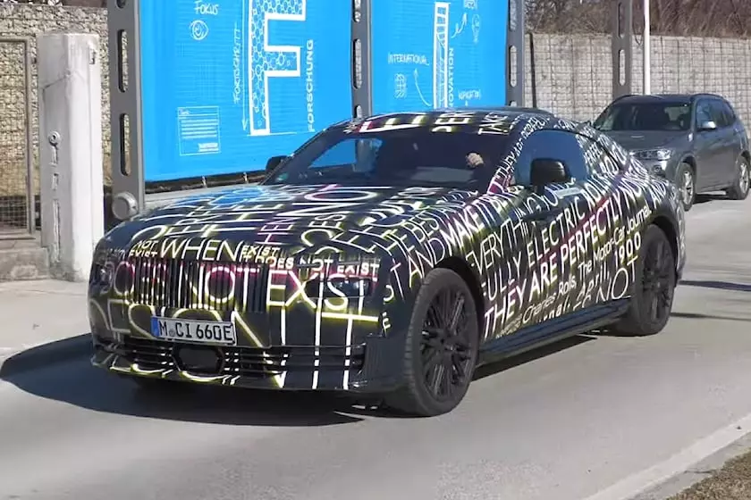 Elektrický Rolls-Royce Spectre je při pohybu děsivě tichý 3469_13