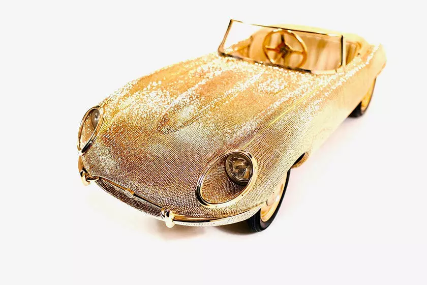 דעם מעהודערדיק Jaguar E-Type צאַצקע מאַשין האט איבער 100,000 קריסטאַלז 34728_5