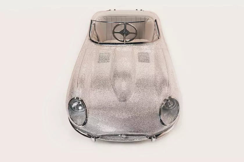 דעם מעהודערדיק Jaguar E-Type צאַצקע מאַשין האט איבער 100,000 קריסטאַלז 34728_6