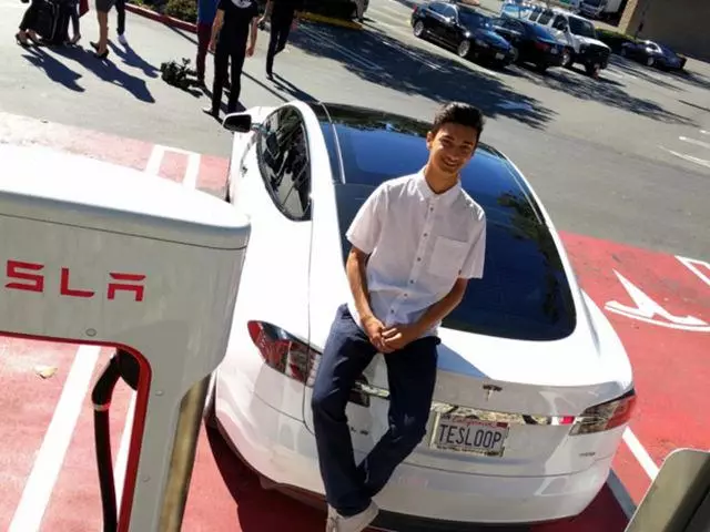 Denne 16-åringen startet med en Tesla Model S: Now He's An Entrepeneur 35028_1