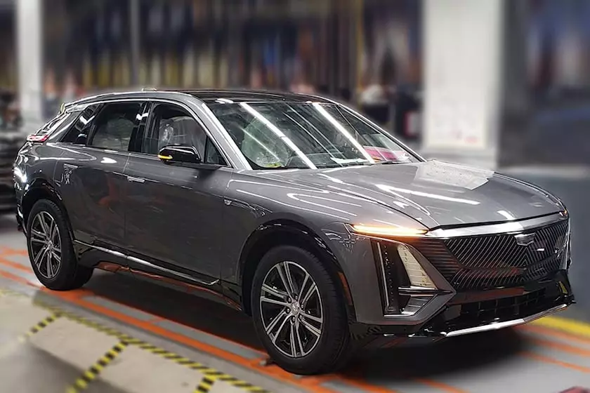 “Cadillac Lyriq” deslapky önümçiligi resmi taýdan başlaýar 35063_1