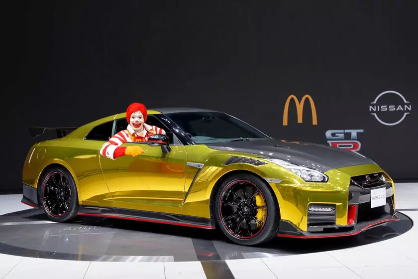 Nissan GT-R McDonald's Edition فاسٽ فوڊ لاءِ نئين معنيٰ آڻيندو آهي 35064_1