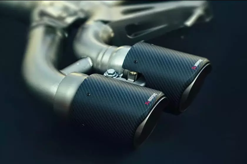 Feno 30 taona i Akrapovic niaraka tamin'ny setroka Ferrari F8 manokana 35119_9