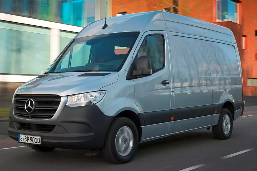 2019-2020 Mercedes-Benz Sprinter Cargo Van Front View ຂັບລົດ