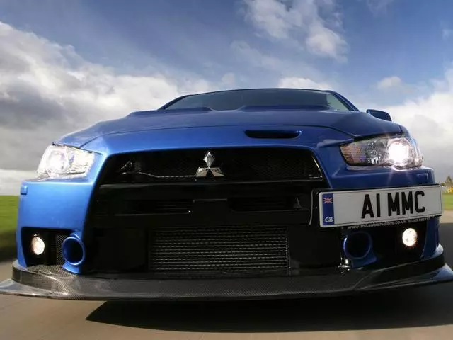 Хайде Mitsubishi, отгледайте чифт и направете нов Evo седан 35253_1