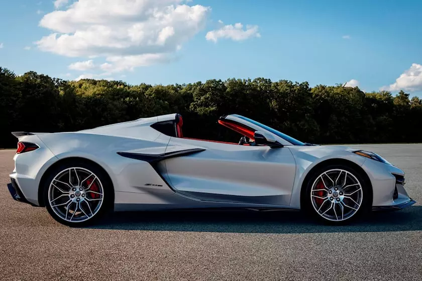 2023 Chevrolet Corvette Z06 Coupe ဘေးထွက်မြင်ကွင်း