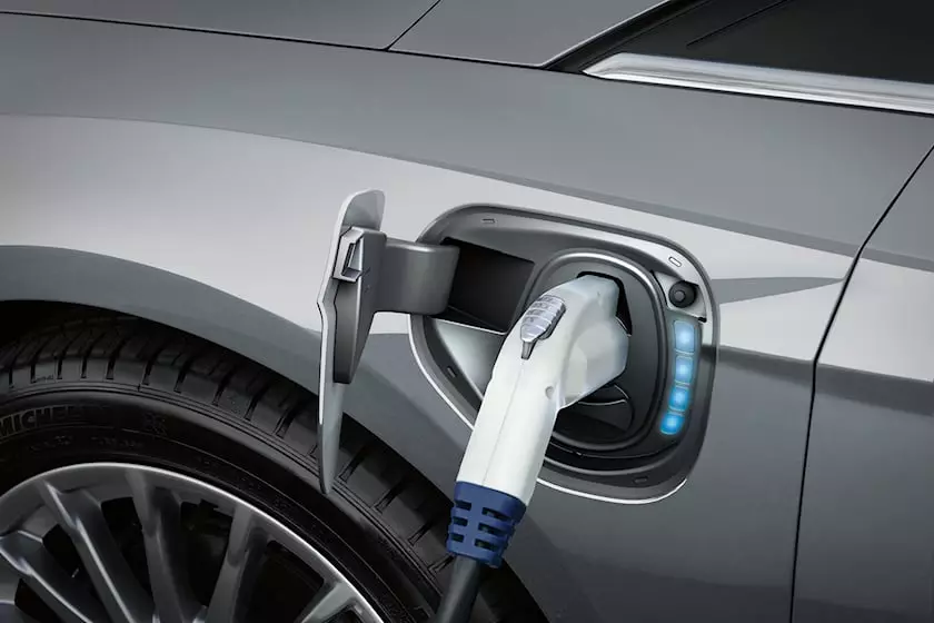 2015-2018 Ford Focus Električno polnjenje
