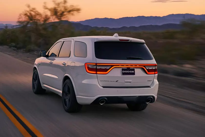 2018-2020 Dodge Durango SRT visão traseira condução