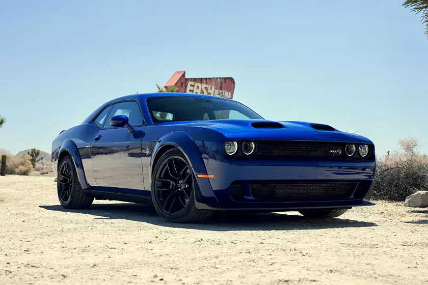 Vista frontal do Dodge Challenger SRT Hellcat 2019-2020