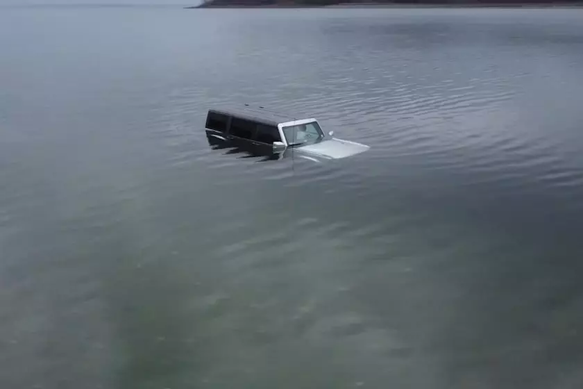 Ford Bronco som sitter fast i vatten går inte att rädda 354333_6