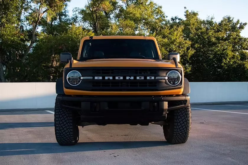 2021-2022 Ford Bronco Skats priekšā