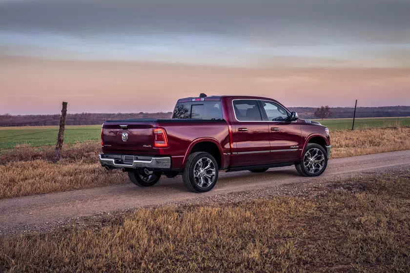 2019-2021 Ram 1500 ទិដ្ឋភាពមុំខាងក្រោយ