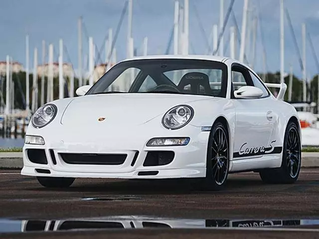 Ин Porsche 911 дорои мавқеи нишасти як McLaren F1 мебошад 35563_1