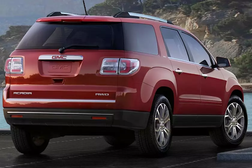 ឆ្នាំ 2013-2016 GMC Acadia Rear ទិដ្ឋភាពចំហៀងខាងស្តាំបីភាគបួន