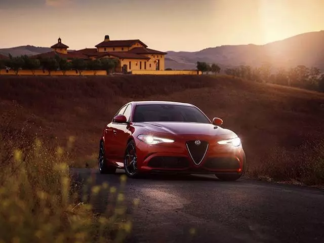 Ĉesu Ĉion Ĉar Vi Nun Povas Agordi Vian Sonĝon Alfa Romeo Giulia 35581_1