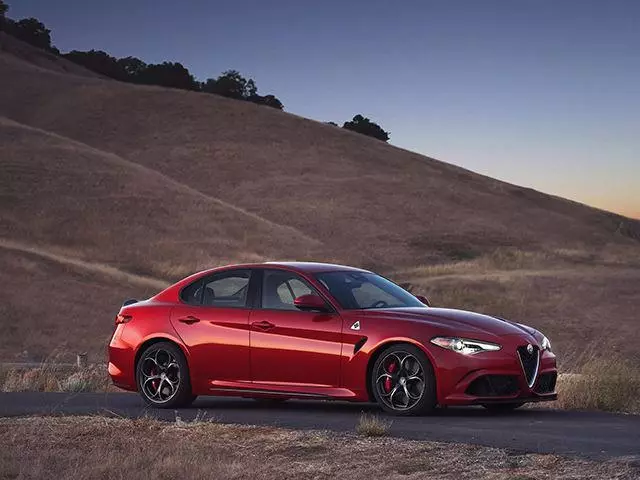 Ĉesu Ĉion Ĉar Vi Nun Povas Agordi Vian Sonĝon Alfa Romeo Giulia 35581_3