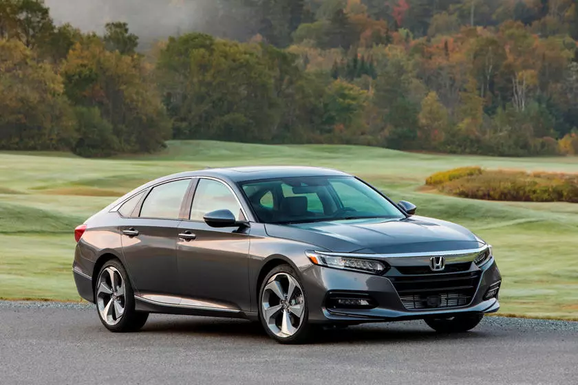 Vedere frontală Honda Accord Sedan 2018-2020