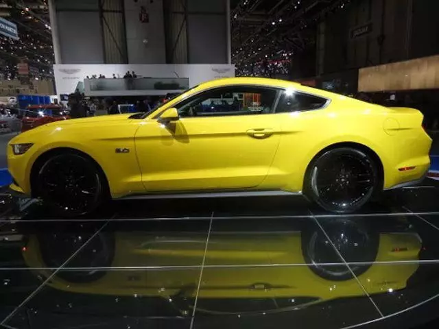 2015 Mustangs interiør er et mægtigt fint sted at være 35587_1