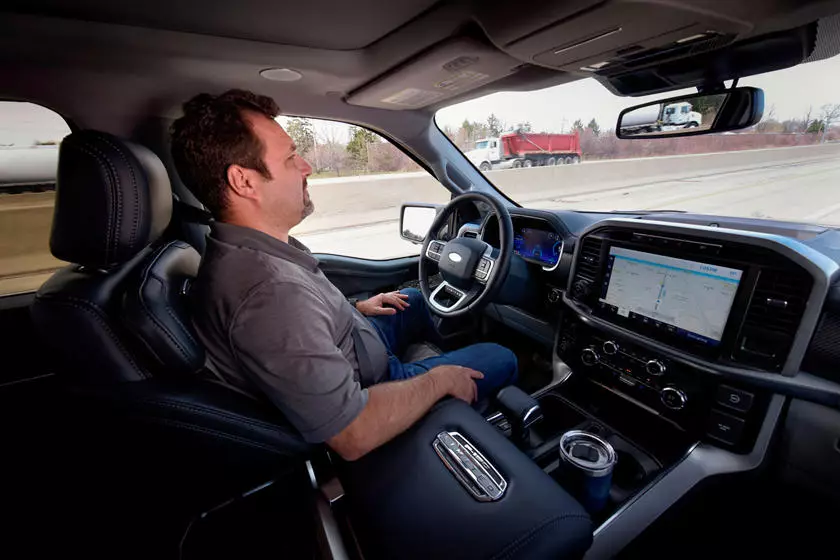 De CEO fan Ford sjit serieuze sjitten op Tesla's AutoPilot 35595_1