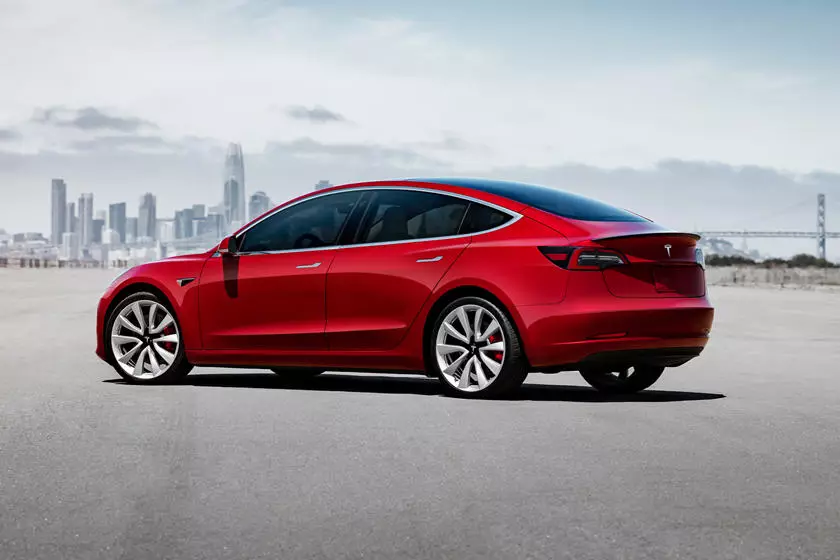 2017-2021 Tesla Model 3 Vista posteriore ad angolo