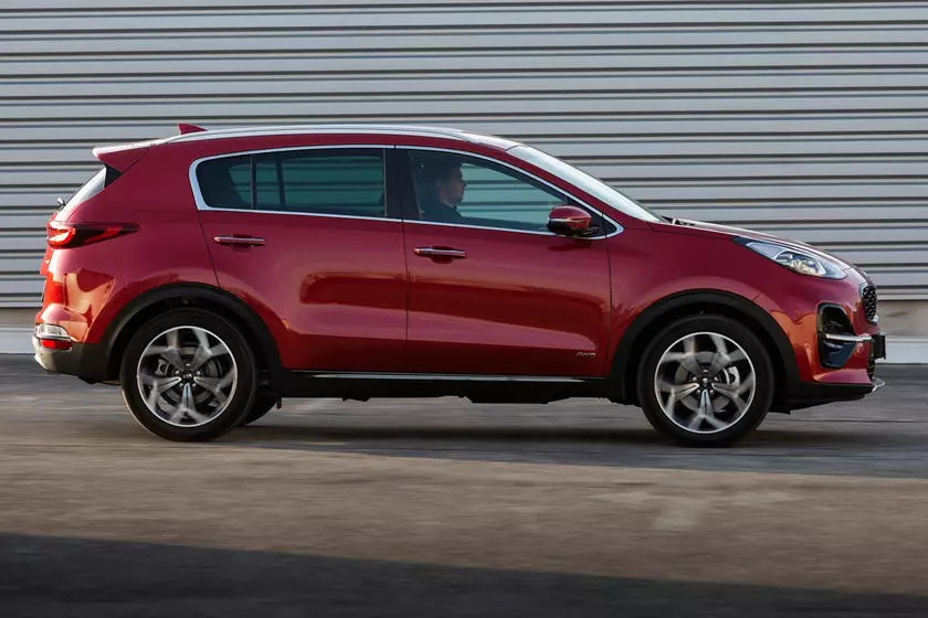 Pogled sa strane Kia Sportage 2020-2021