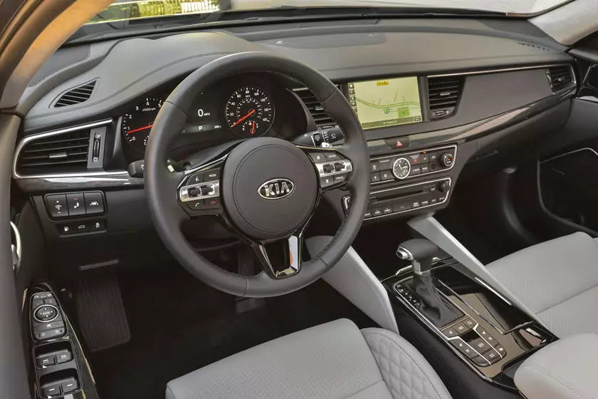 Diseño del tablero del Kia Cadenza 2017-2019