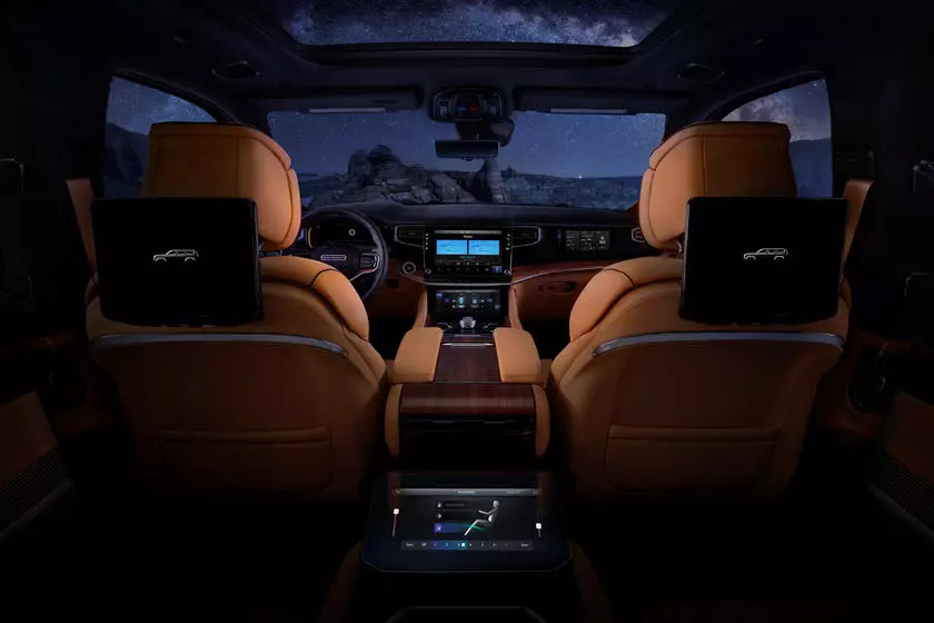 ការពិនិត្យឡើងវិញនូវរូបរាងដំបូងរបស់ Jeep Grand Wagoneer ឆ្នាំ 2022៖ ម្តាយនៃរថយន្ត SUV ទាំងអស់។ 35749_11