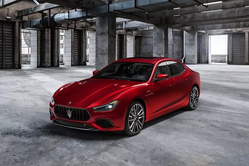 Maserati Ghibli Trofeo Û Quattroporte Trofeo Wek Sedanên Super 580-HP Digihêjin 35861_13