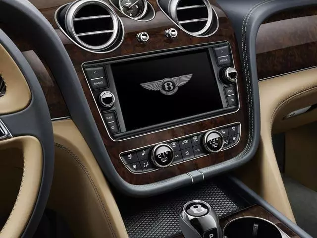 Bentley Bentayga ஐ சந்திக்கவும்: உலகின் வேகமான, சக்திவாய்ந்த SUV 35897_5