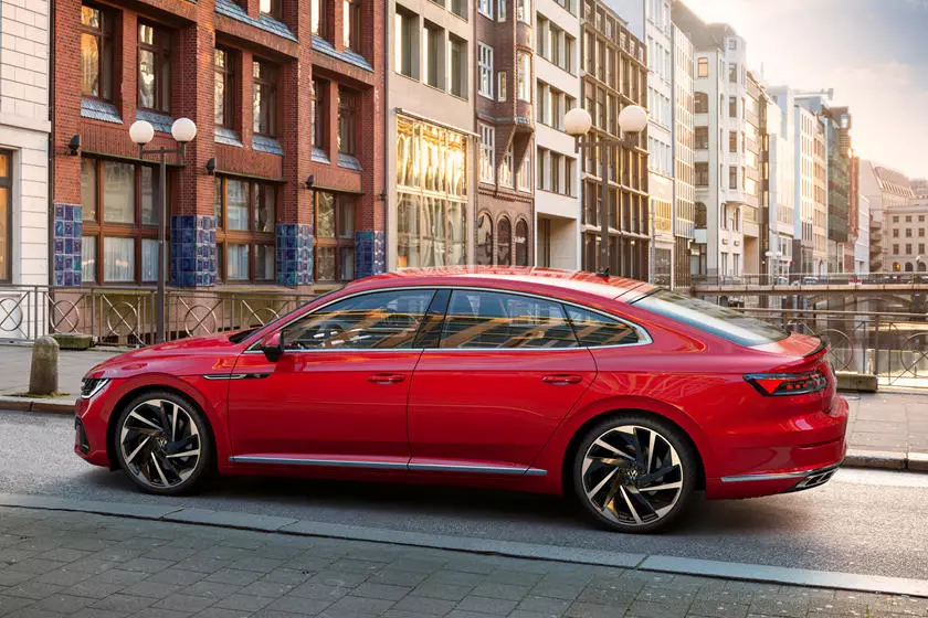 2021 წლის Volkswagen Arteon-ის პირველი იერის მიმოხილვა: უფრო გლუვი, ვიდრე ოდესმე 35904_16