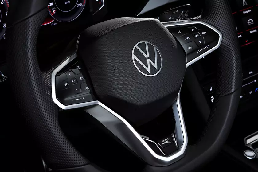 Огляд першого погляду Volkswagen Arteon 2021 року: витонченіше, ніж будь-коли 35904_19