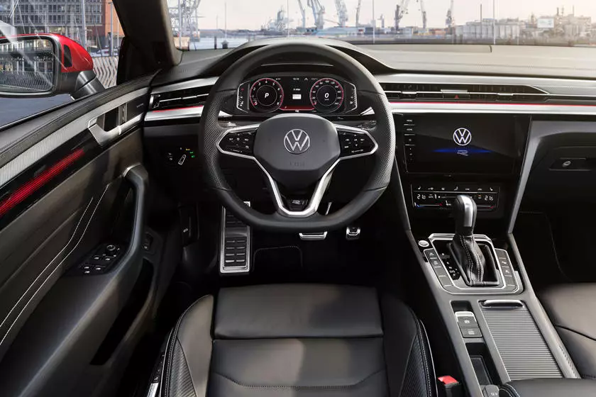 2021 წლის Volkswagen Arteon-ის პირველი იერის მიმოხილვა: უფრო გლუვი, ვიდრე ოდესმე 35904_9