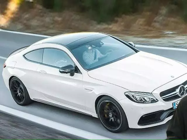 Það hefur verið lekið: 2016 C63 AMG S Coupe sýnir sig á netinu 35932_1