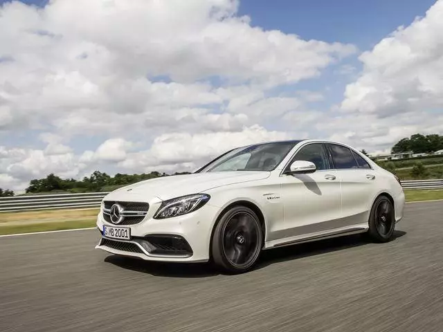 Það hefur verið lekið: 2016 C63 AMG S Coupe sýnir sig á netinu 35932_2