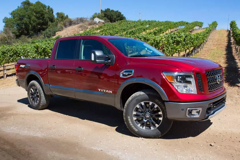 2017-2019 Nissan Titan Изглед преден ъгъл