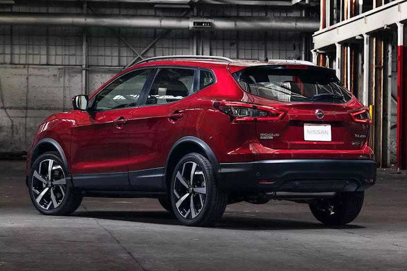 ປີ 2020 - 2021 Nissan Rogue Sport ມຸມເບິ່ງຫຼັງ