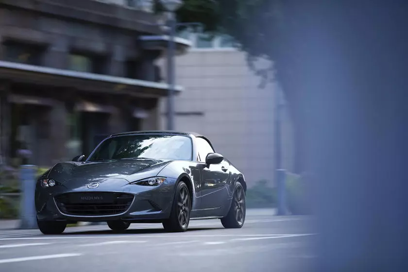 2020 Mazda MX-5 Miata yangi xususiyatlar bilan birga keladi 36085_1