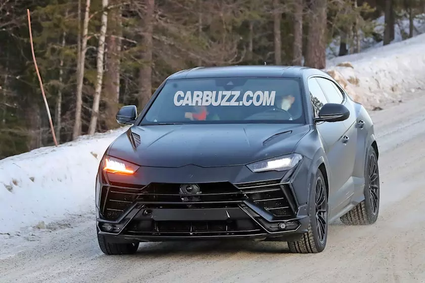 Héich-Horsepower Lamborghini Urus Evo gesäit bal fäerdeg 36167_1