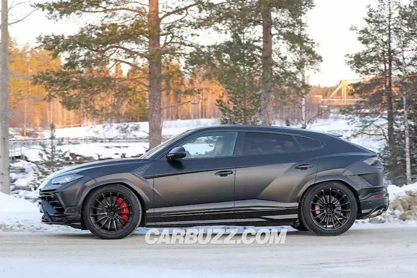 Héich-Horsepower Lamborghini Urus Evo gesäit bal fäerdeg 36167_2