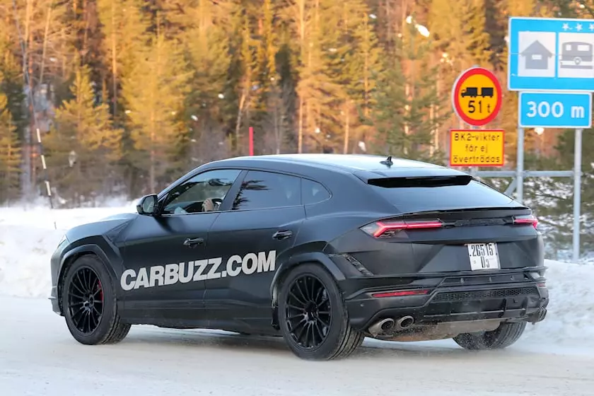 Héich-Horsepower Lamborghini Urus Evo gesäit bal fäerdeg 36167_3