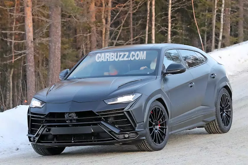 Yuqori ot kuchiga ega Lamborghini Urus Evo deyarli tayyor ko'rinadi 36167_4