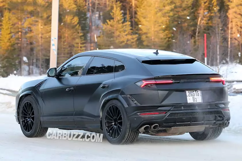 Héich-Horsepower Lamborghini Urus Evo gesäit bal fäerdeg 36167_5