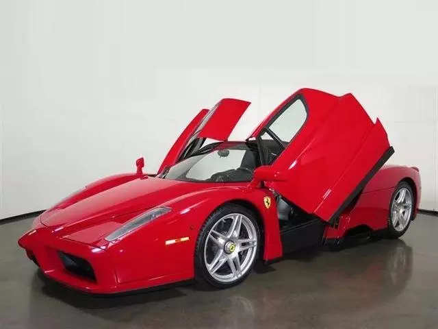 Kiu La Infero Vendas Ferrari Enzo Sur eBay? 36171_1