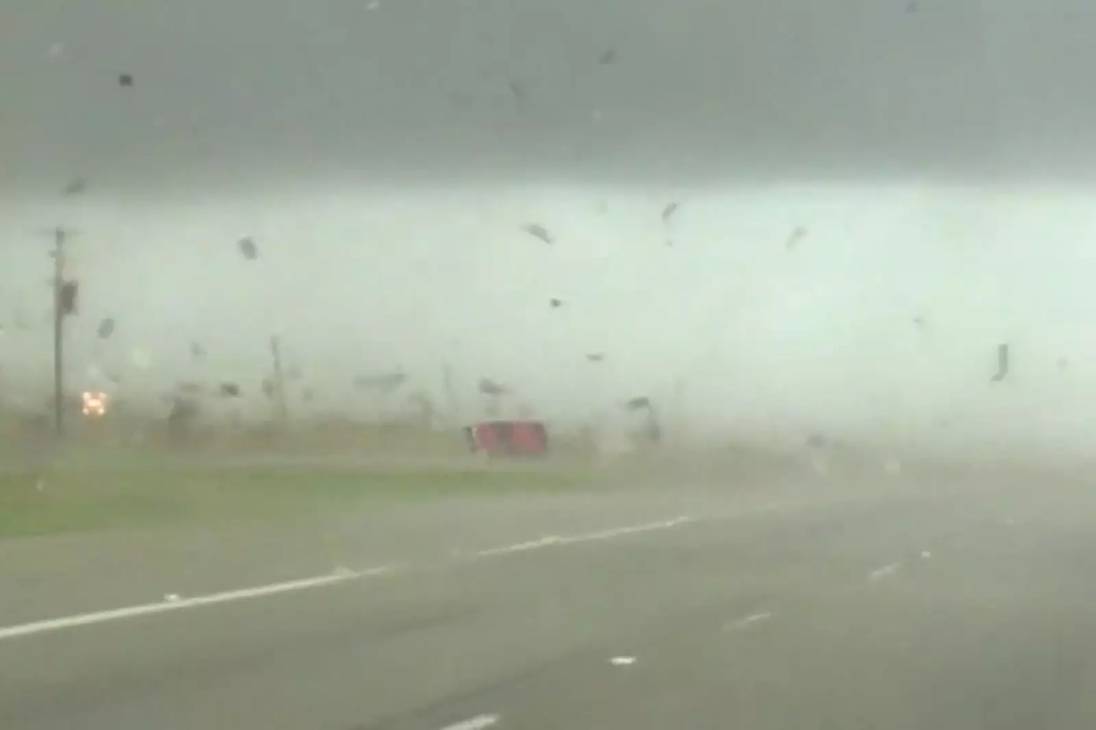 Pronari Chevy Silverado i shkatërruar nga Tornado i dhuroi Silverado të re