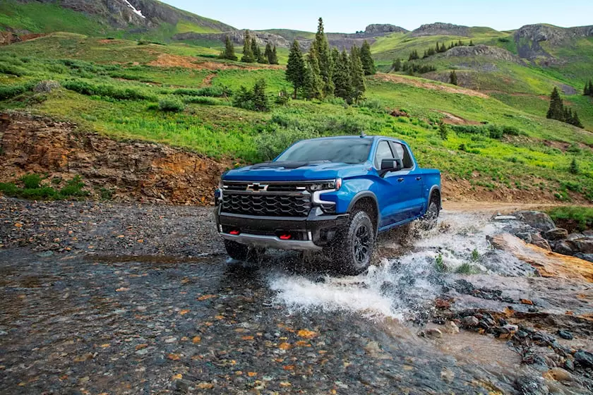 2022 Chevrolet Silverado 1500 Aksturshorn að framan