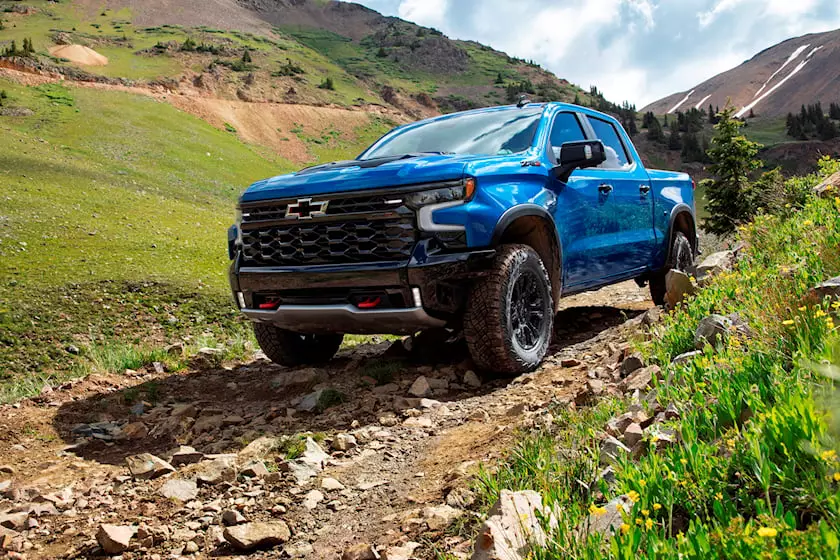 2022 Chevrolet Silverado 1500 Driving Front Angle