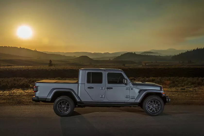 2020 Jeep Gladiatora Side View